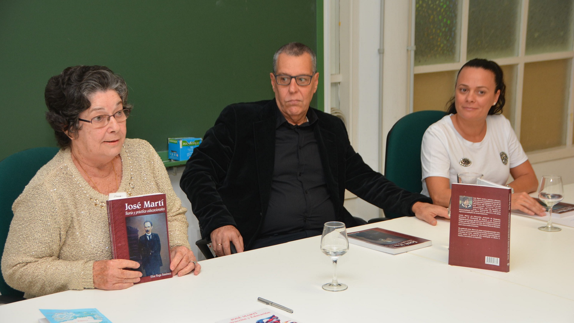 Elsa Vega publica un nuevo libro sobre José Martí | maspalomasnews.com