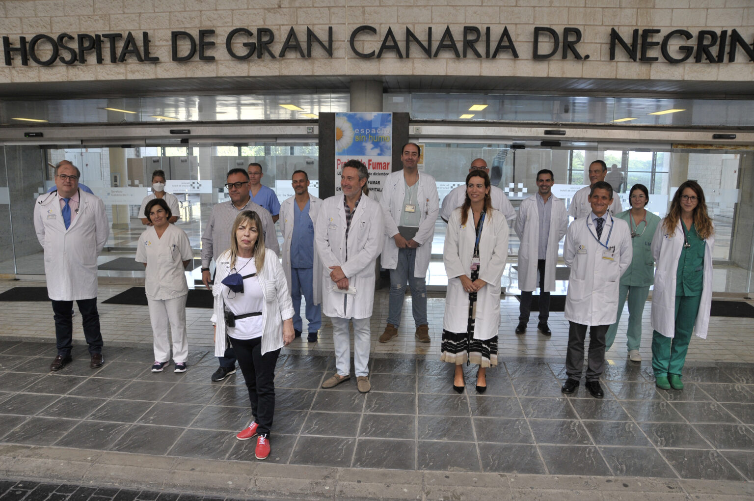 Profesionales del Hospital Dr. Negrín implantan por vez primera en ...