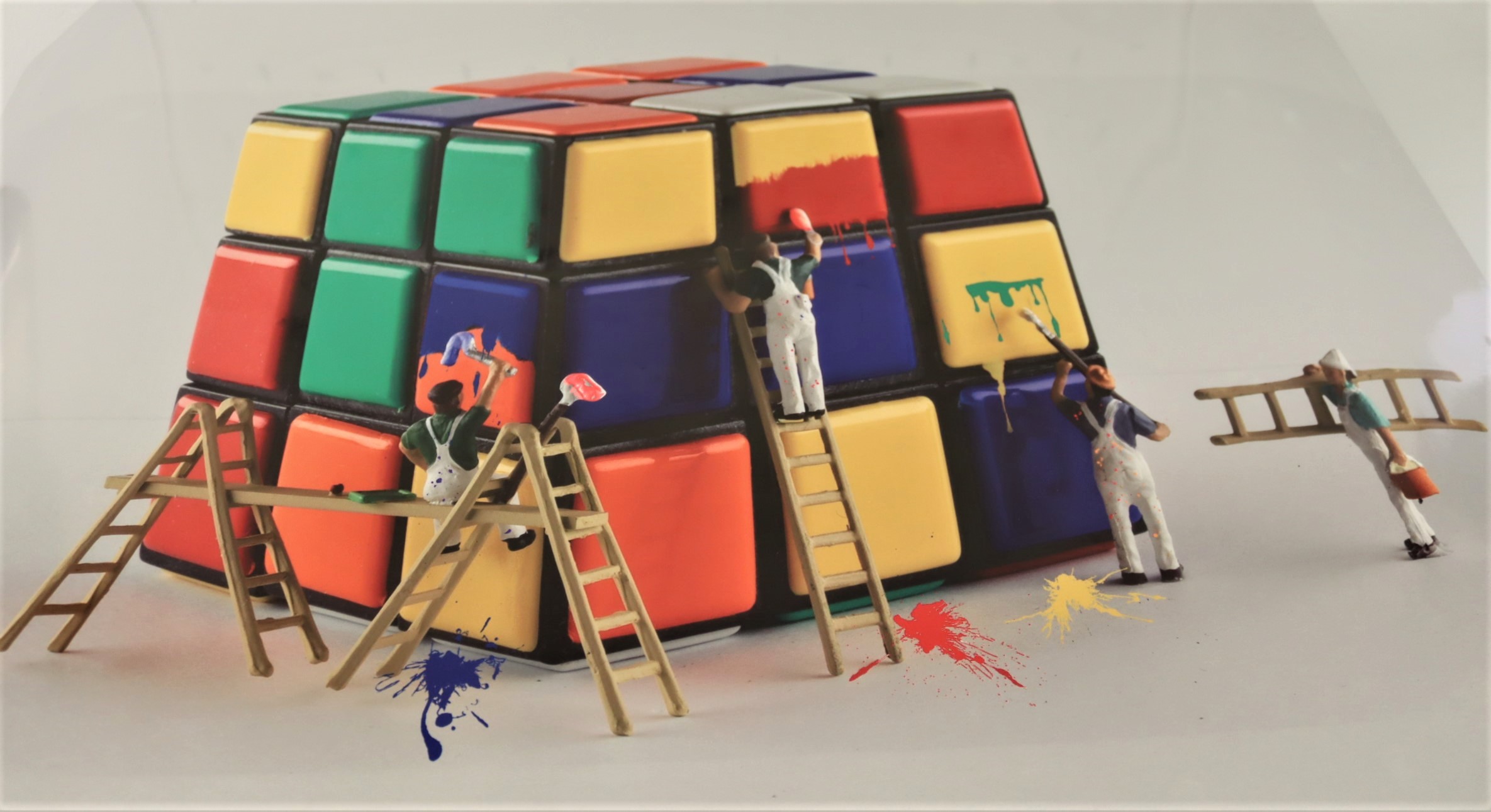 Una de las imágenes de la muestra dedicada al cubo de Rubik ...