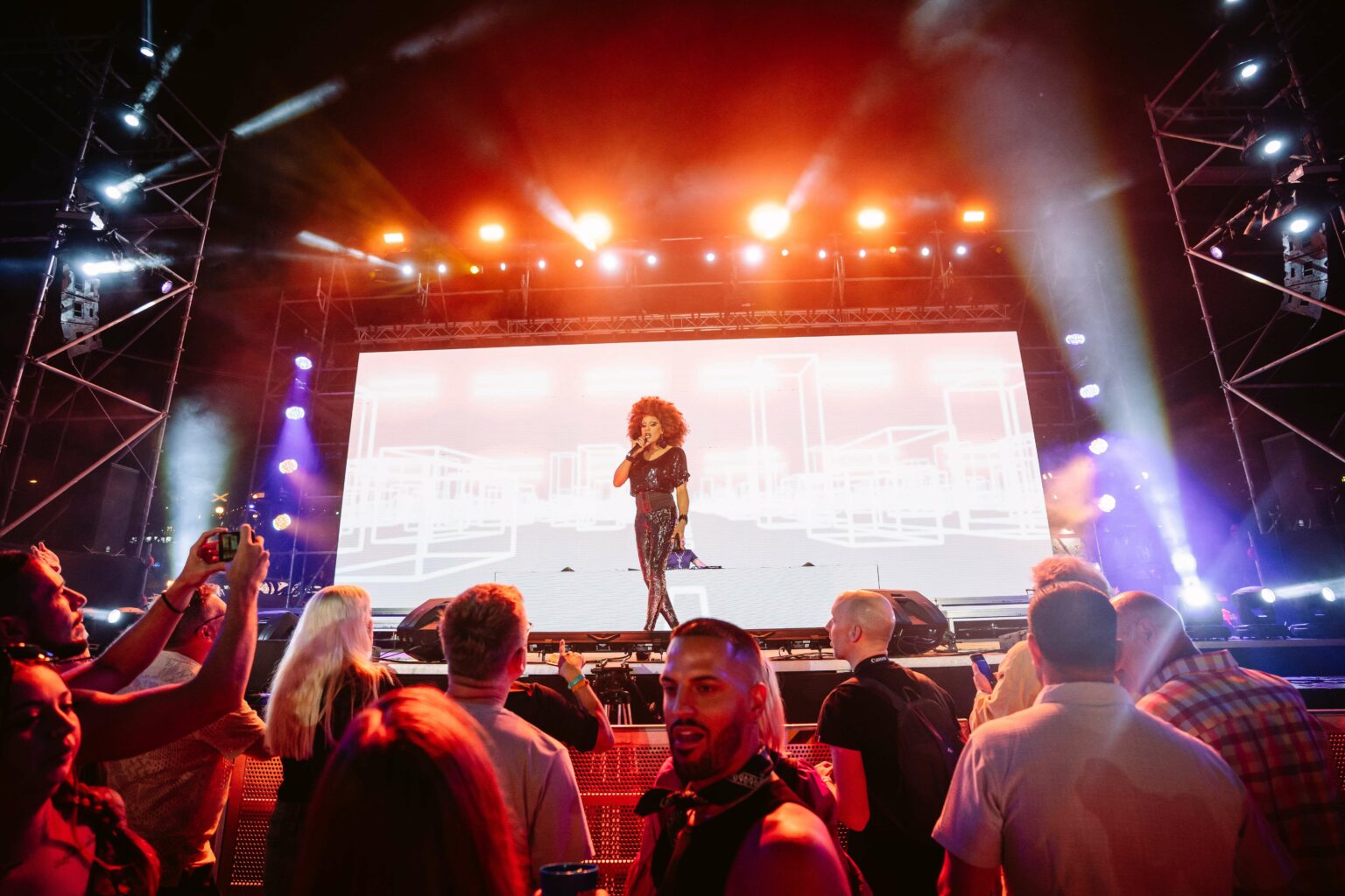La drag queen Sandra Love sorprende en el Maspalomas Pride ...